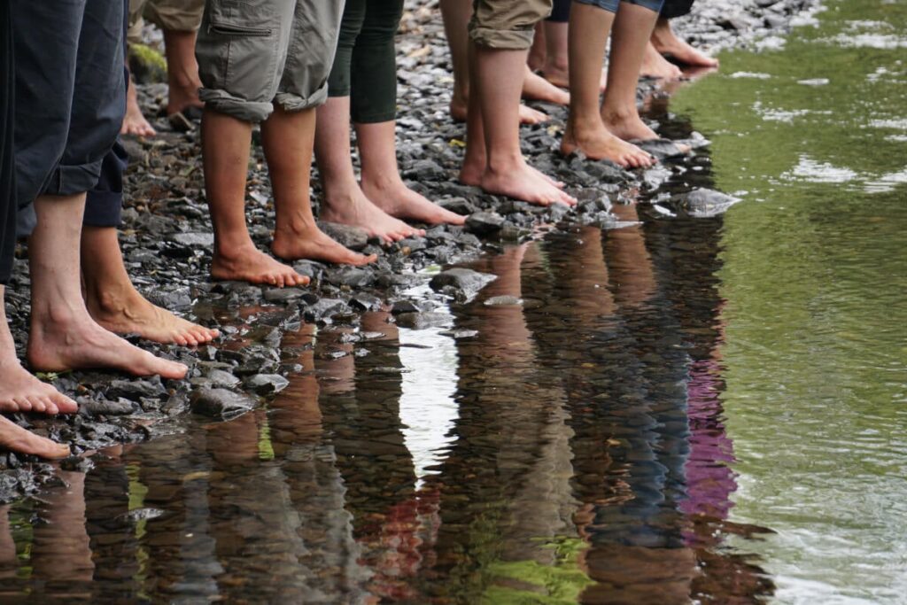The Power of Walking Barefoot Outside | Association of Nature and Forest Therapy (ANFT)